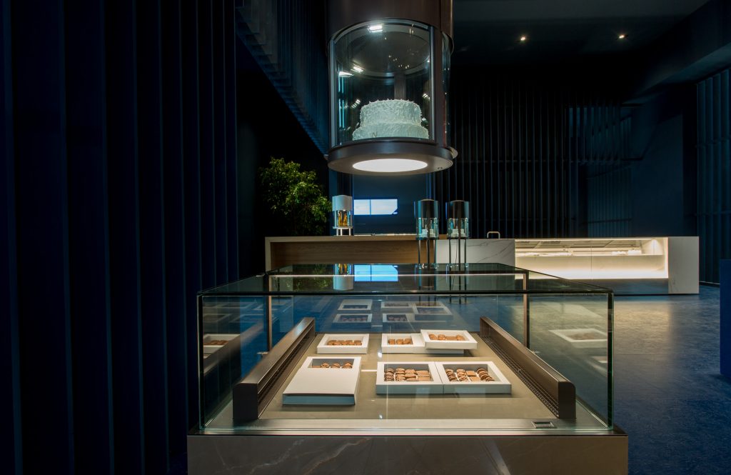 Refrigerated Chocolate & Pastry Display Case – Ciam Jewelry | Advanced ...